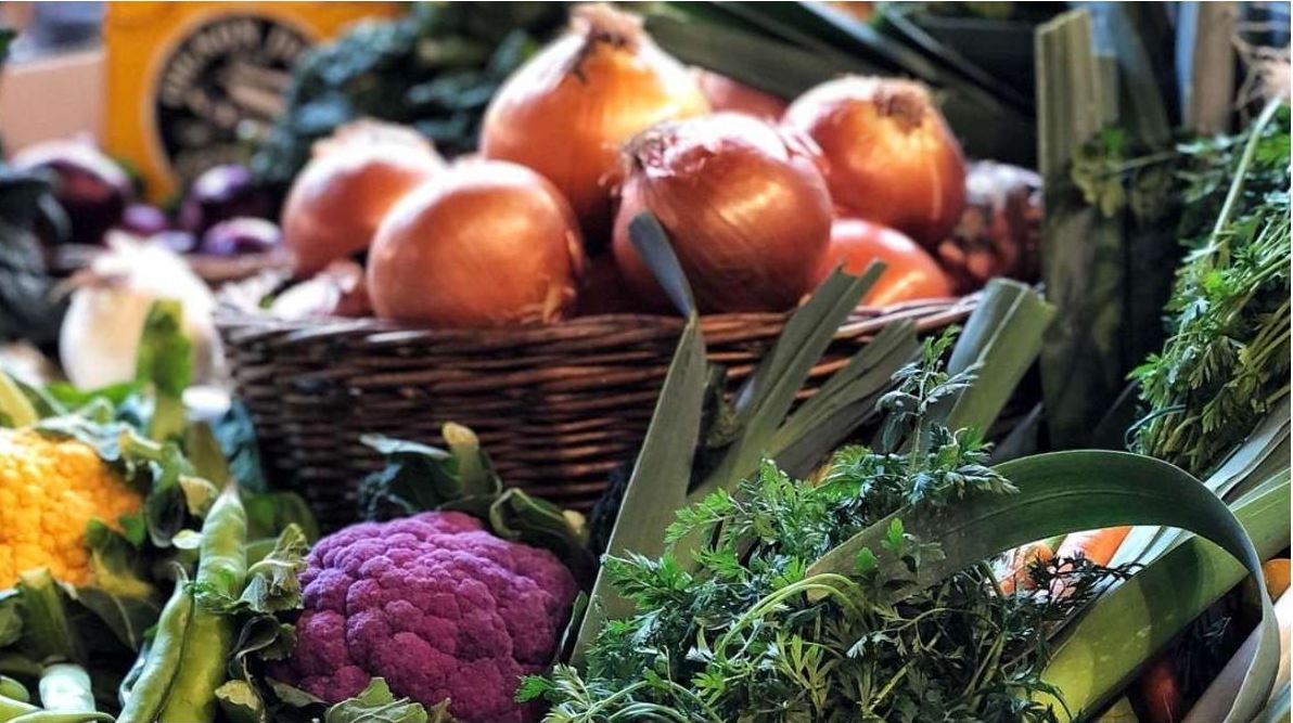 Summer Food Habit: गर्मियों में भूलकर भी न खाएं ये फूड्स, पड़ सकते हैं ...