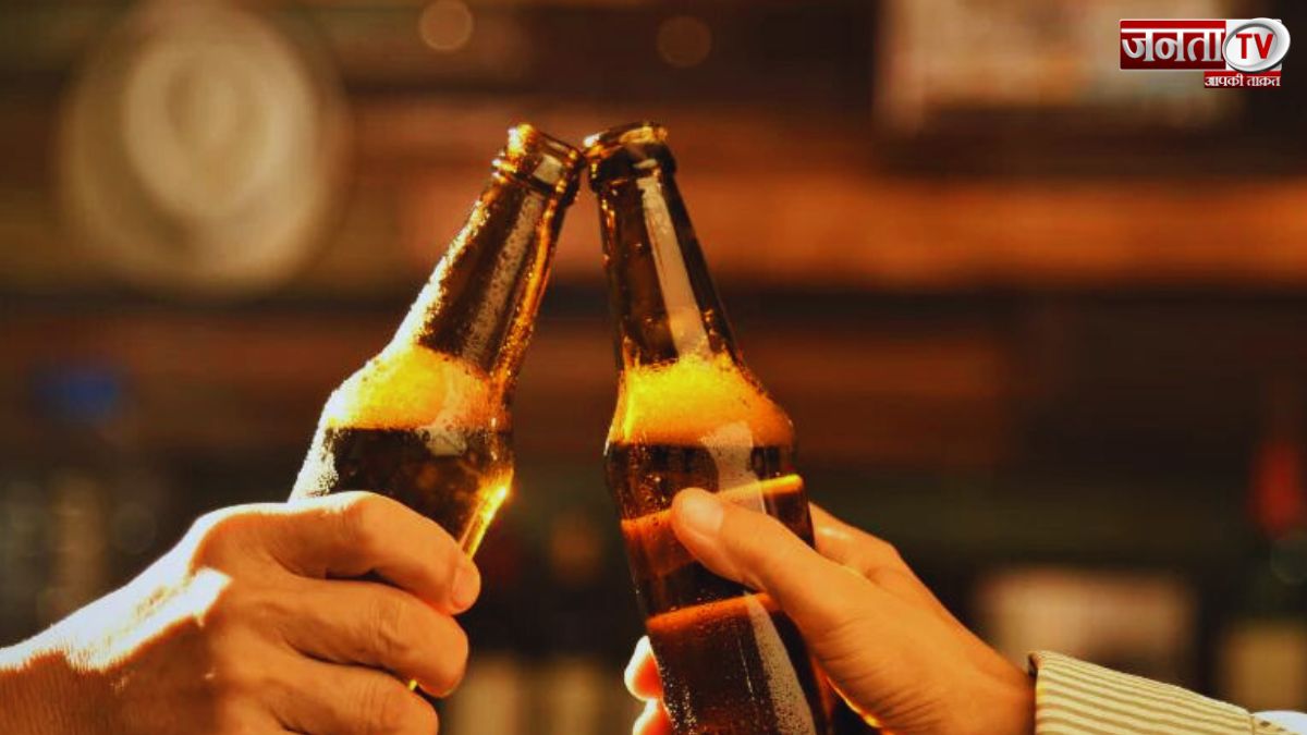 हरे और भूरे रंग की बोतल में ही क्यों मिलती है Beer, जानें