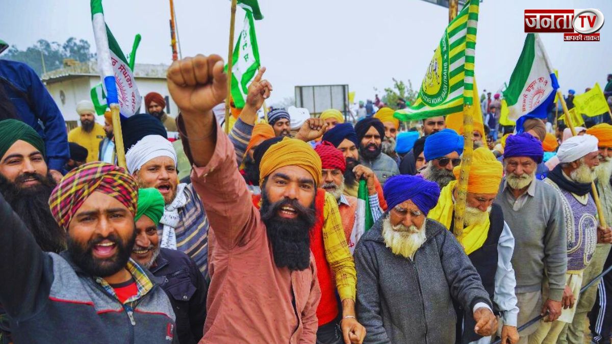 Farmer Protest: ट्यूकर बॉर्डर पर किसानों और पुलिस जवानों के बीच देखने ...